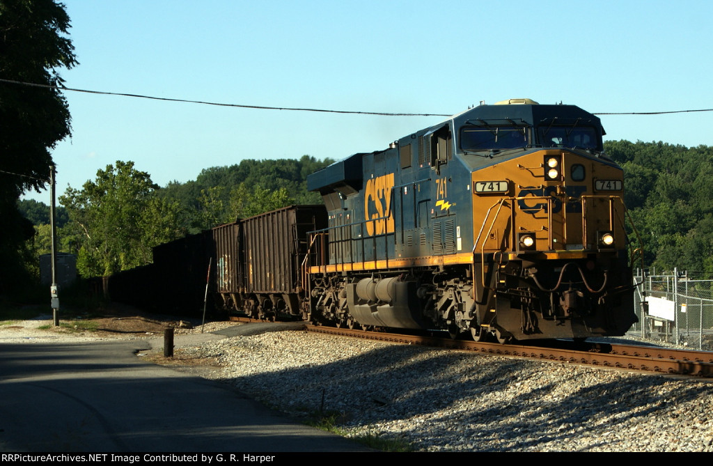 641 - CSXT 741 with a scrap tie train eastbound at the Reusens Dam